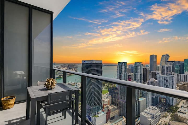 Luxury 51st-floor Studio W City Views - Miami