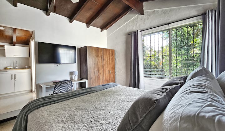 Urban Oasis In High-end Hub | Calm & Secure - El Salvador