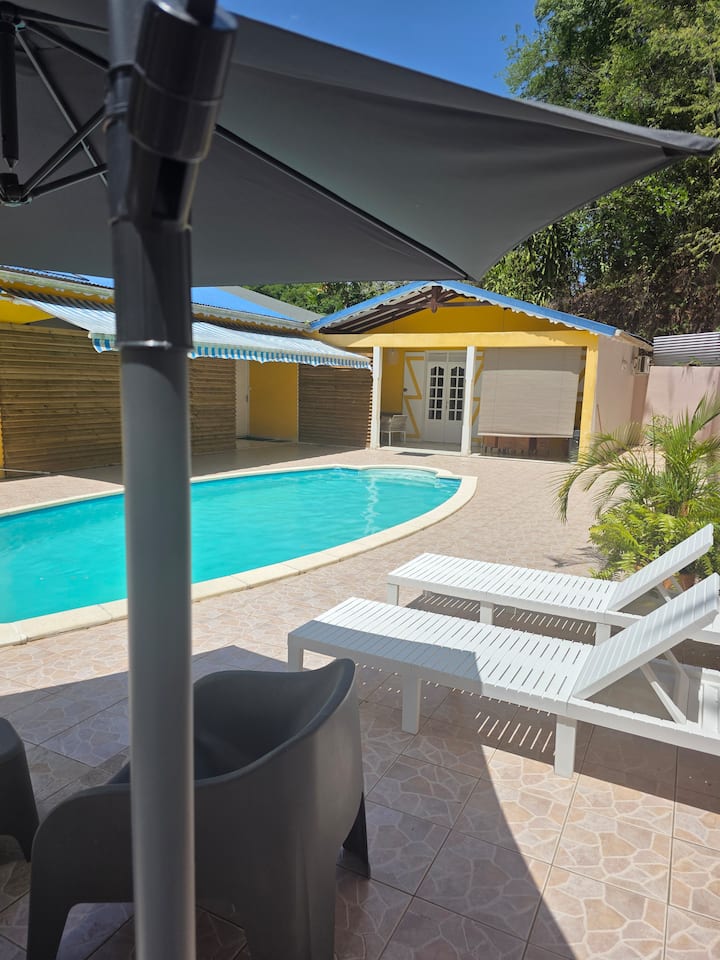 Bungalow Cosy Avec Piscine Commune - Guadeloupe