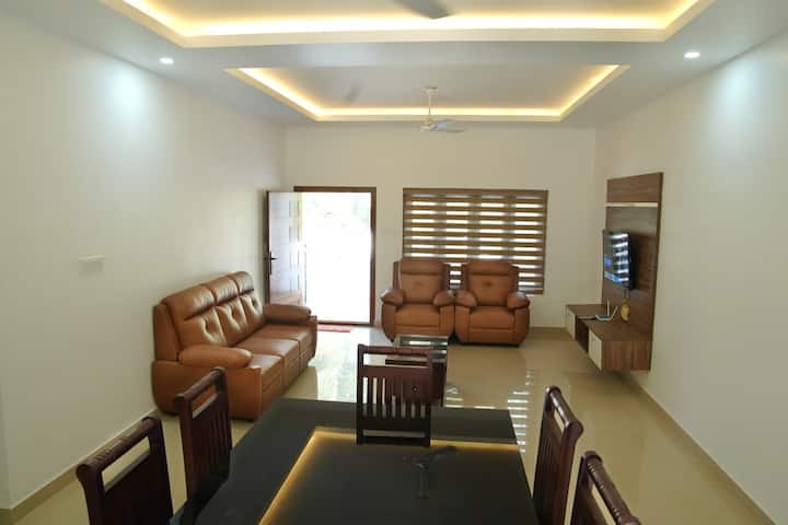 Modayil Nest Swimming Pool Home - Kerala