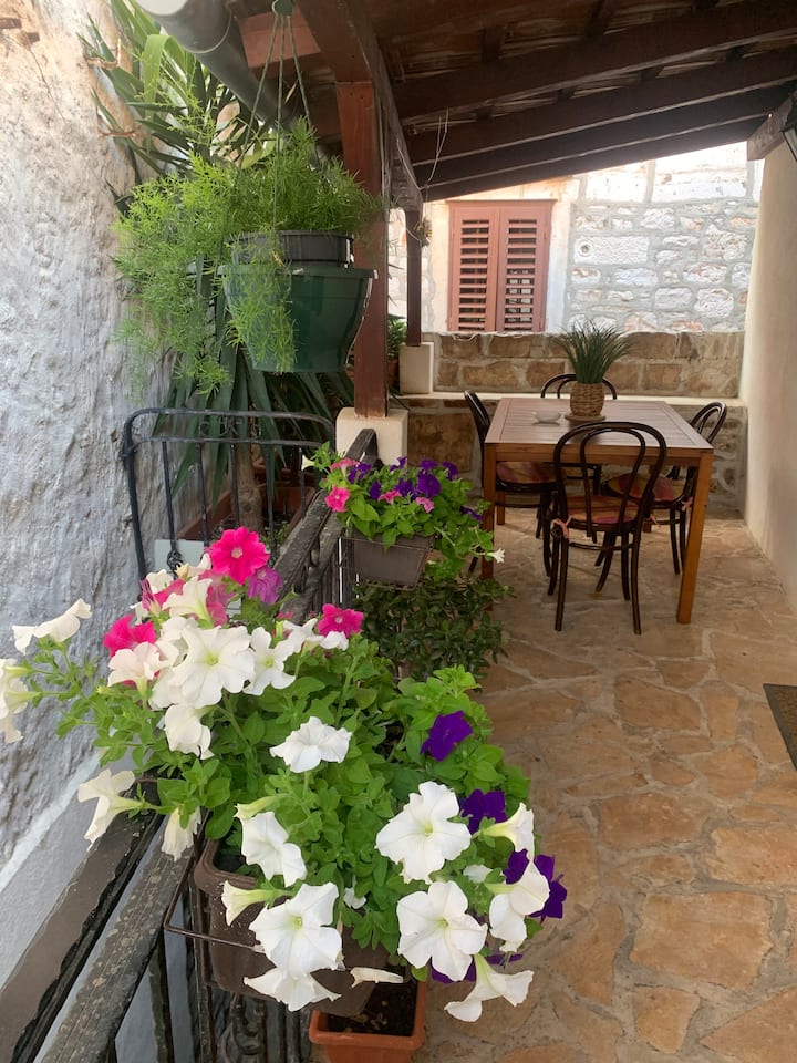 Old Stone Tavern - Stari Grad