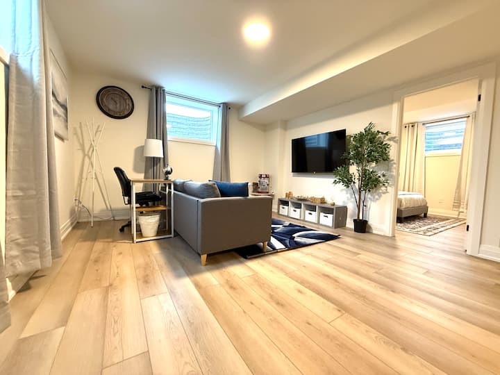 Cozy 2br/1ba New Build - London