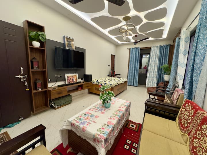 Luxury Room | 250m From Kathgodam Railway Station - Haldwani