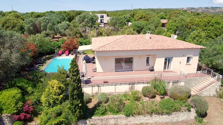 Villa Avec Piscine Privée 
Avec 3 Suites. - Bonifacio