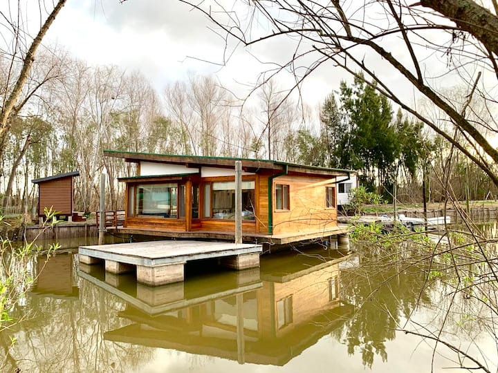 Casa Flotante Sobre El Rio Lujan -Se Llega En Auto - Argentina