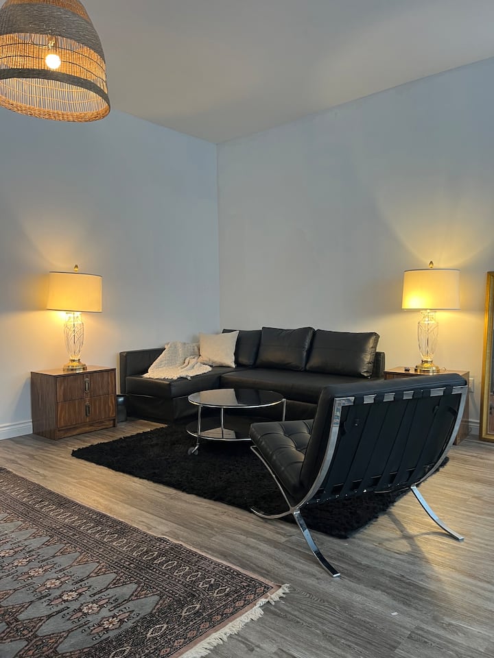 Huge Coach House - Ottawa