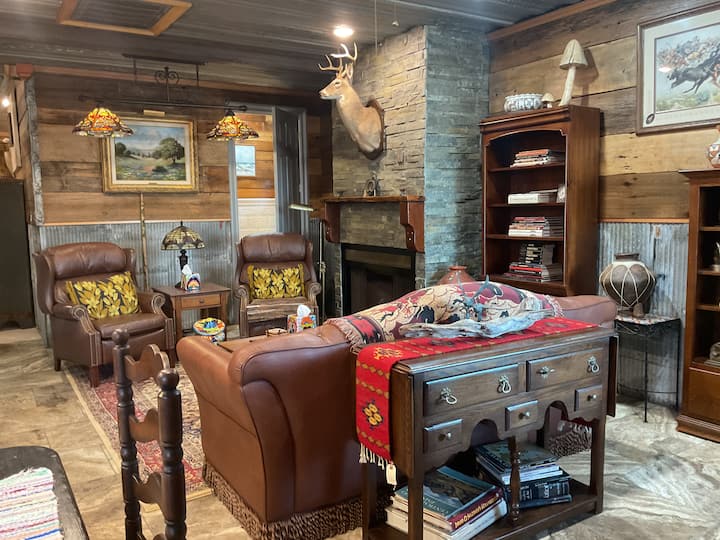 The Rustic Chic Lodge - Burleson, TX