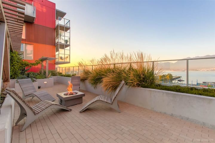 Modern Condo/mins To Downtown/sleeps 4/amenities - Vancouver