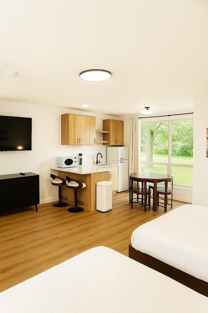 Sun & Sand Resort - Double Queen Kitchenette - Port Austin, MI