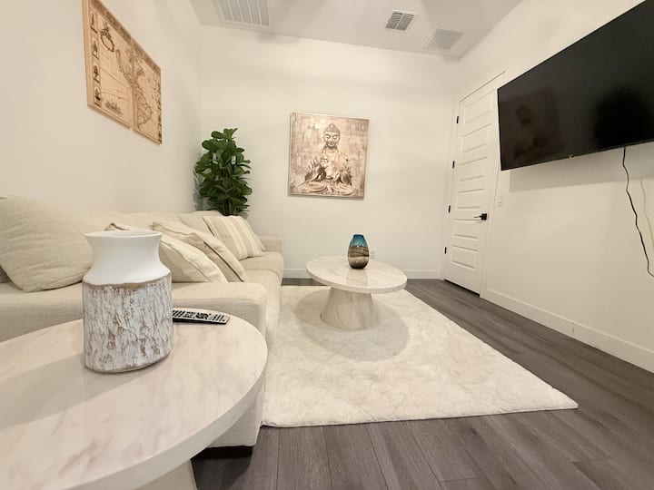 “Guest Suite,” With Private Entrance! - Glendale, AZ