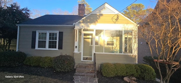 Central, Quaint & Cozy Bungalow - Atlanta, GA