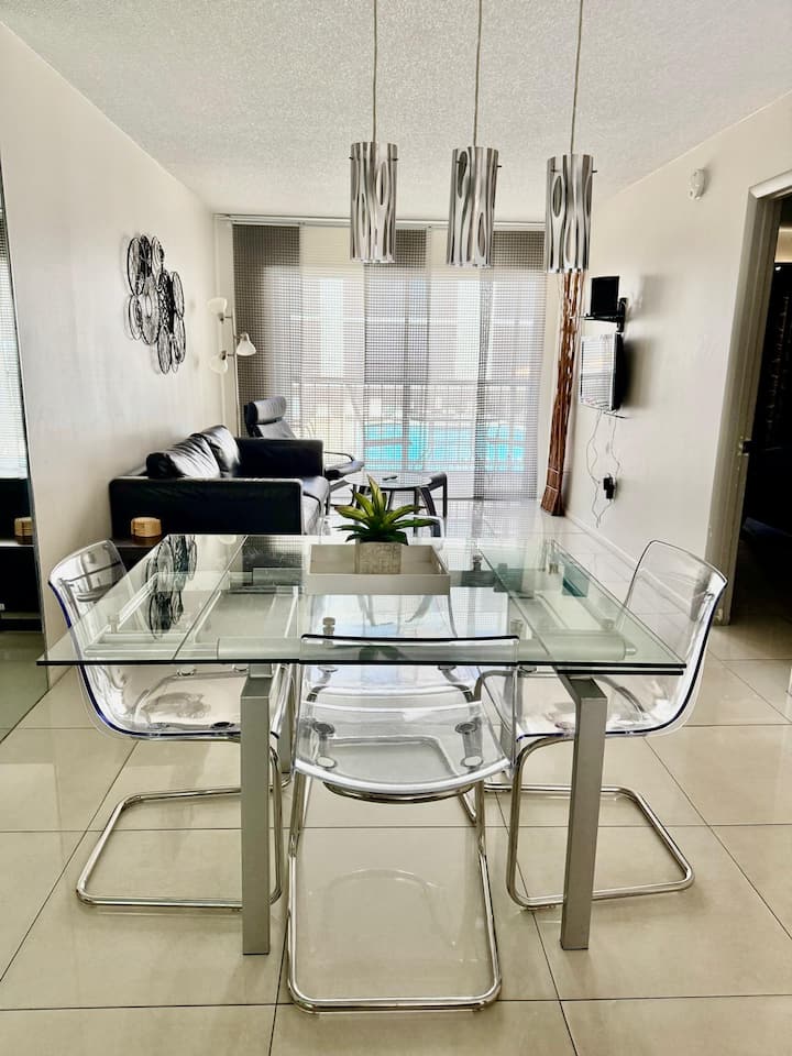 Condo Sunny Isles Beach, Fl 2/2
Str-02310 - Sunny Isles Beach, FL