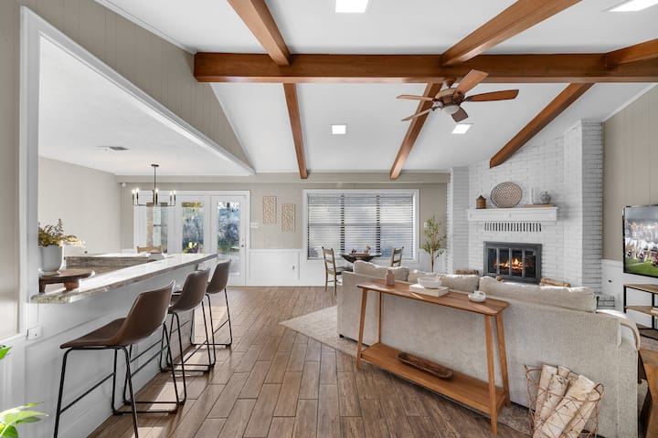 Spacious, Peaceful, Central | King Bed | 72” Tv - Bryan, TX