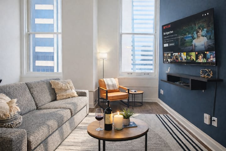 Skywalk Access To Convention Center+free Parking - Indianapolis, IN