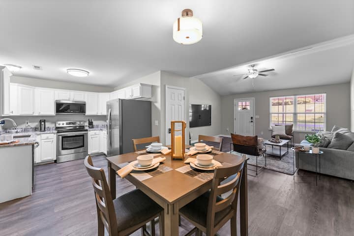 Remodeled Private 3bed Home W/ Off-street Parking - Chattanooga, TN