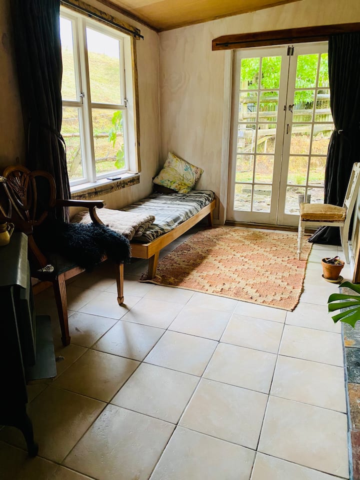 Kanuka Ecocabin In Maungakawa - Cambridge