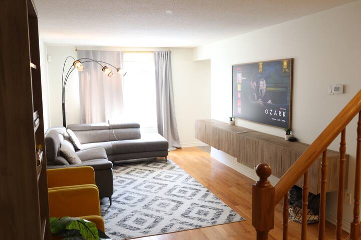 Beautiful 3 Bedroom Home - Masters Bedroom - London, Ontario