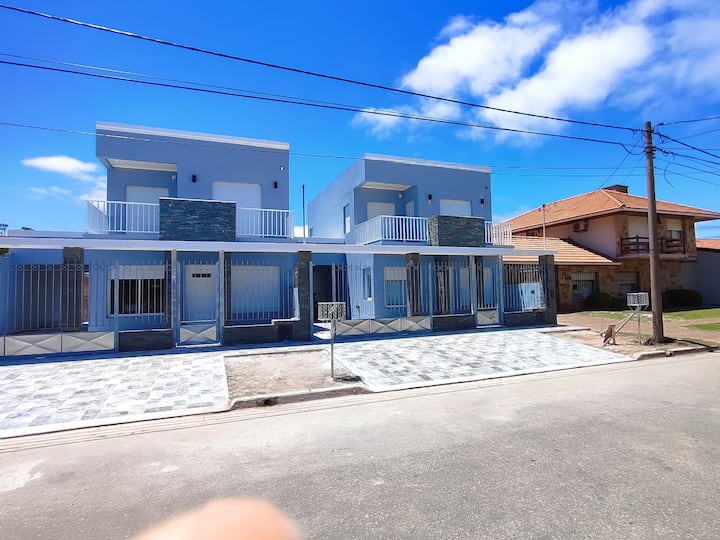 Casa Nueva A 1 Cuadra Del Mar. - Miramar