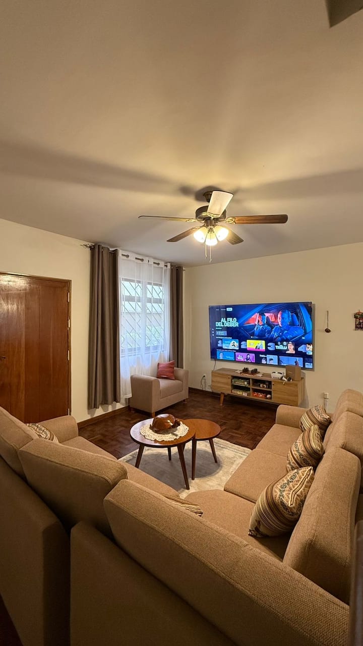 3-story House | 10 Guests | 5 Br | 8 Beds - Pérou