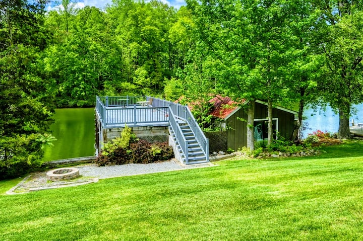 Lakefront Lake Anna With Dock, Deck, Fire Pit - Lake Anna, VA