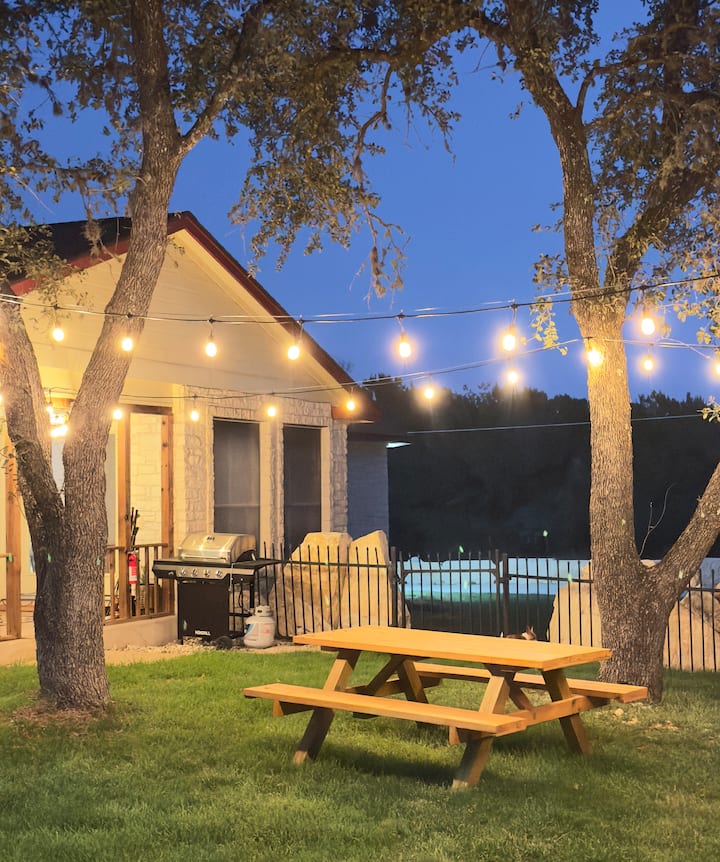 Cozy Getaway, Close To Lake, Hot Tub - Lago Vista, TX
