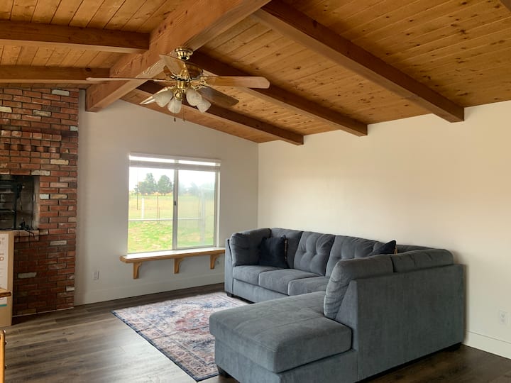 Cozy Red House On Ranch - Santa Maria, CA