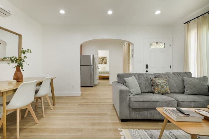 •Stylish 2br In Dtwn Riverside• - Jurupa Valley, CA