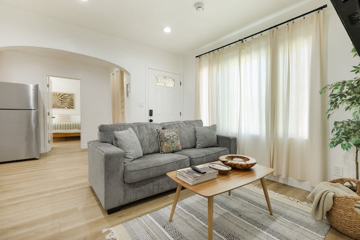 •Stylish 2br In Dtwn Riverside• - Bloomington, CA