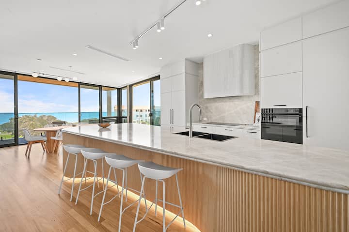 Mirani's Penthouse - Port Adelaide