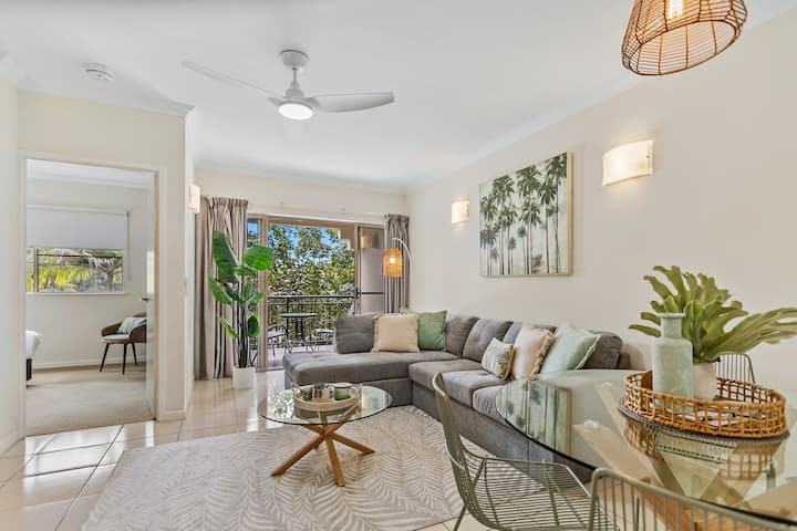 Palm View- 9 Pools, Bbq & Gym - Cairns