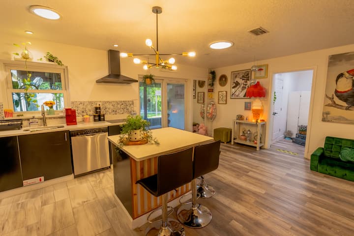 Cozy Cactus House! 5 Min From Universal Studios - Orlando, FL
