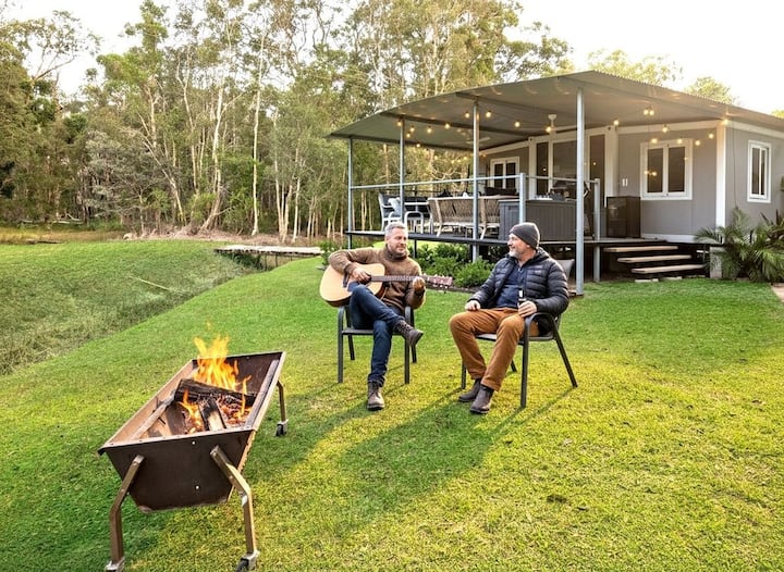 Leo's Beach Hideaway - Stylish Tiny Home - Arrawarra
