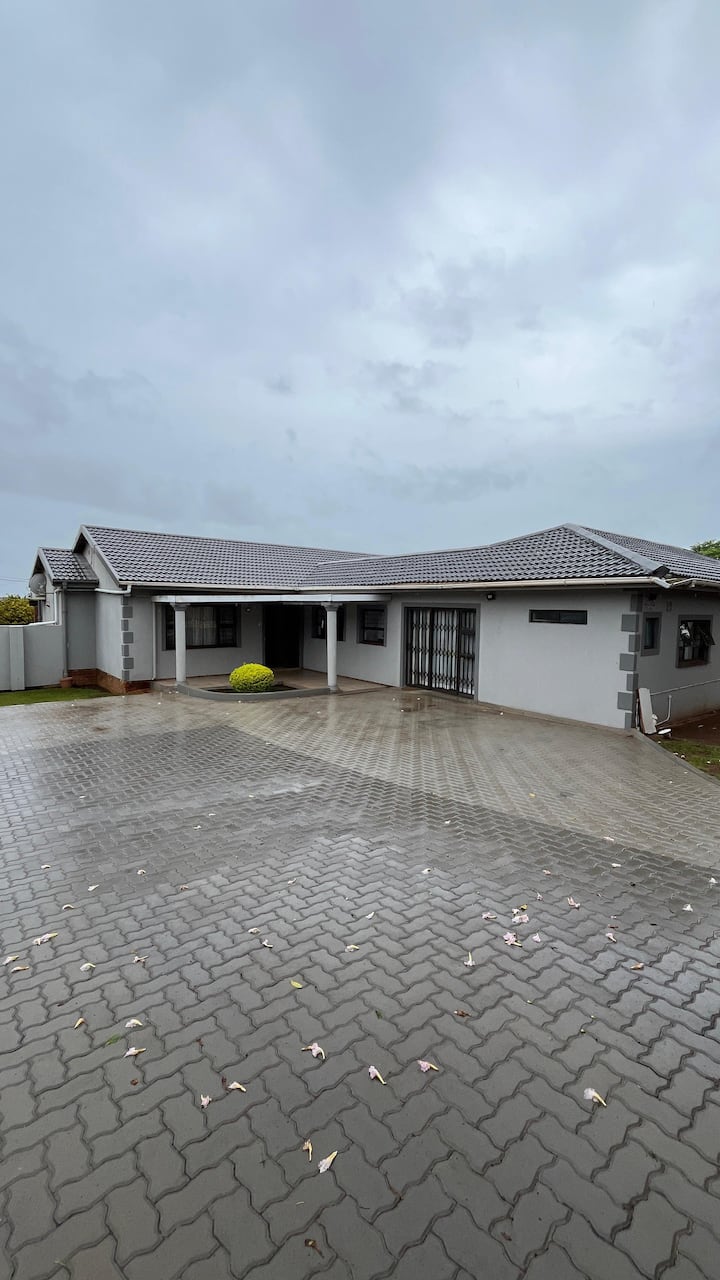 A Cozy Home In A Tranquil Area. - Richards Bay