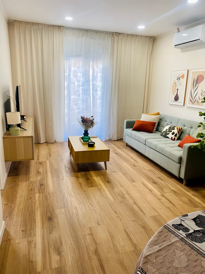 Stylish Bright Centrally Located Home. El Botanic - Manises