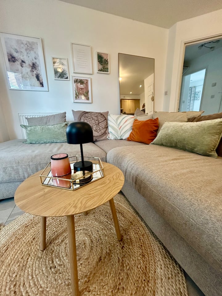 Modern 2bd Free Parking & Netflx - Telford