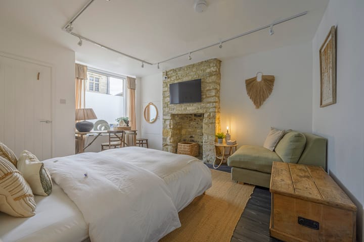 New, The Barley, Rustic Luxury. - Cirencester