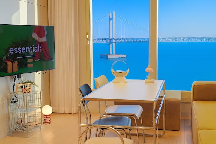 광안대교정면뷰/퀸3,싱글1/방3개!(침실2,거실1)/7인/무료주차/청결만점/모든방에어컨 - Busan