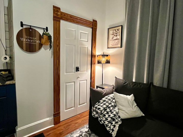 Windsor Park Guesthouse - Irvington Historic District, IN