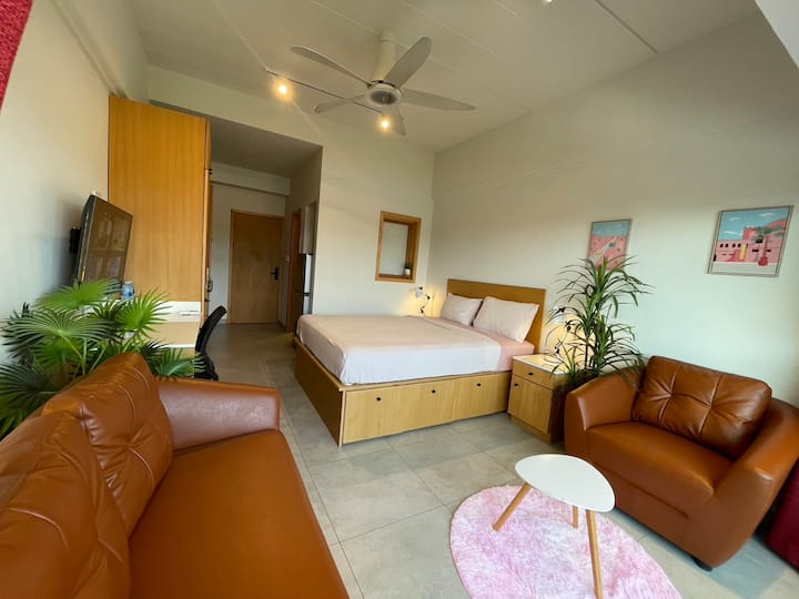8th Fl Renovated Beach Apartment - サメット島
