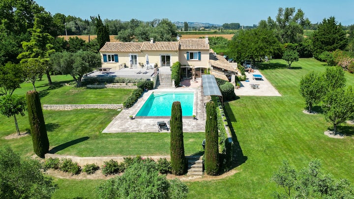 Mas Authentique-piscine Privée à 10min De St Rémy - France