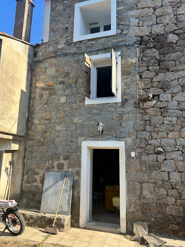 À Louer Petite Maison - Bastelica