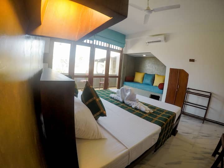 Hikkaduwa High-end Villa Steps From The Beach - Hikkaduwa