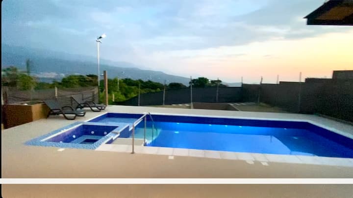 Hermosa Casa Nueva En Condominio - La Mesa