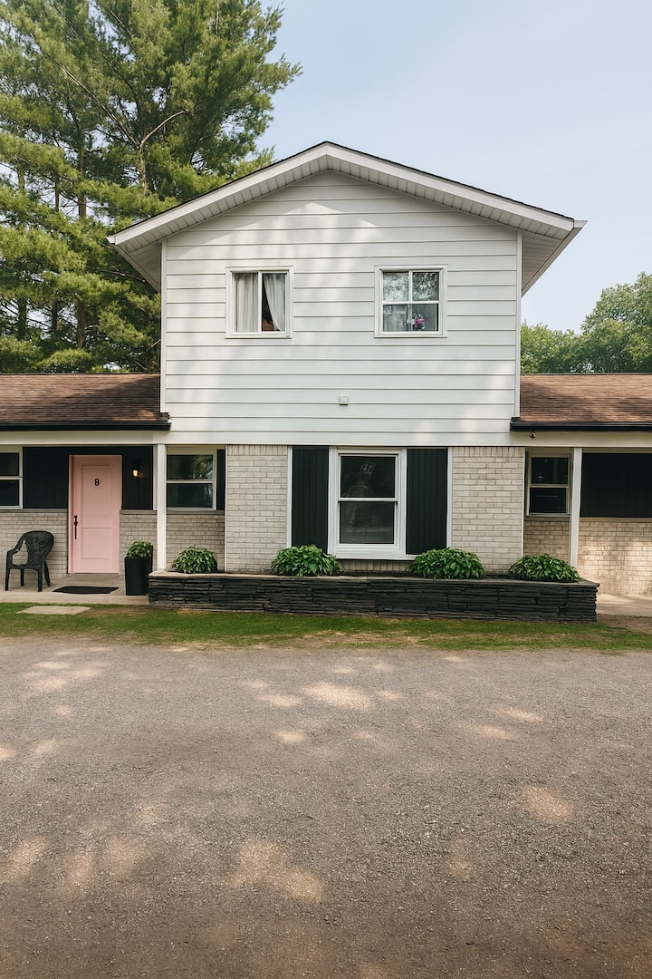 Sun & Sand Resort - 2 Bed Apt. - Port Austin, MI