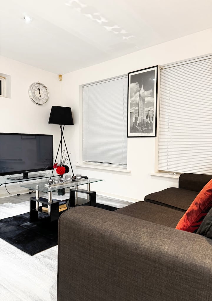 Central Spacious 2-bed, 2-bath Apartment & Parking - Piccadilly Station - Manchester