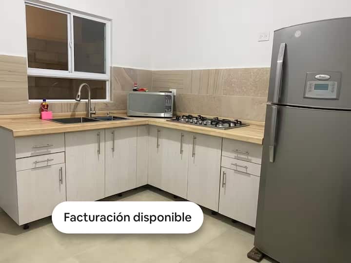 Spacious Work Stay - Gated & Parkfront. We Invoice - Saltillo