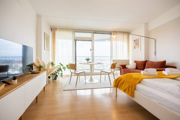 Business & Relax | Skyline View, Balcony & Wi-fi - Augsburg