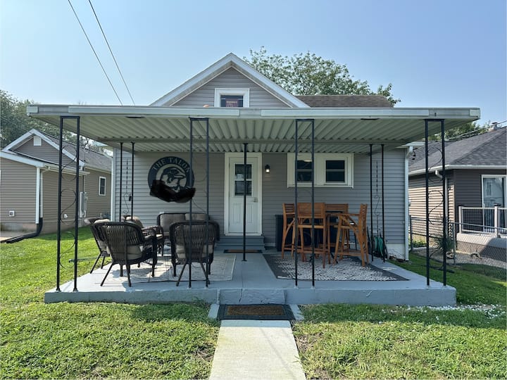 The Talon At Qu Stadiums, 2 Bedrooms 1 Bath - Quincy, IL