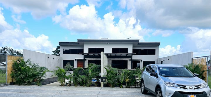 Kapi Kapi House Entire  Property - La Fortuna