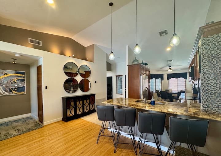 Sonoran Cactus 1 Home Close To I-10 - Marana, AZ